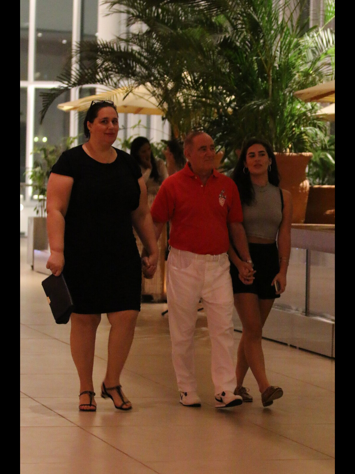 Foto: Lívian Aragão chegou para jantar com a mãe, Lílian Taranto, e o ...