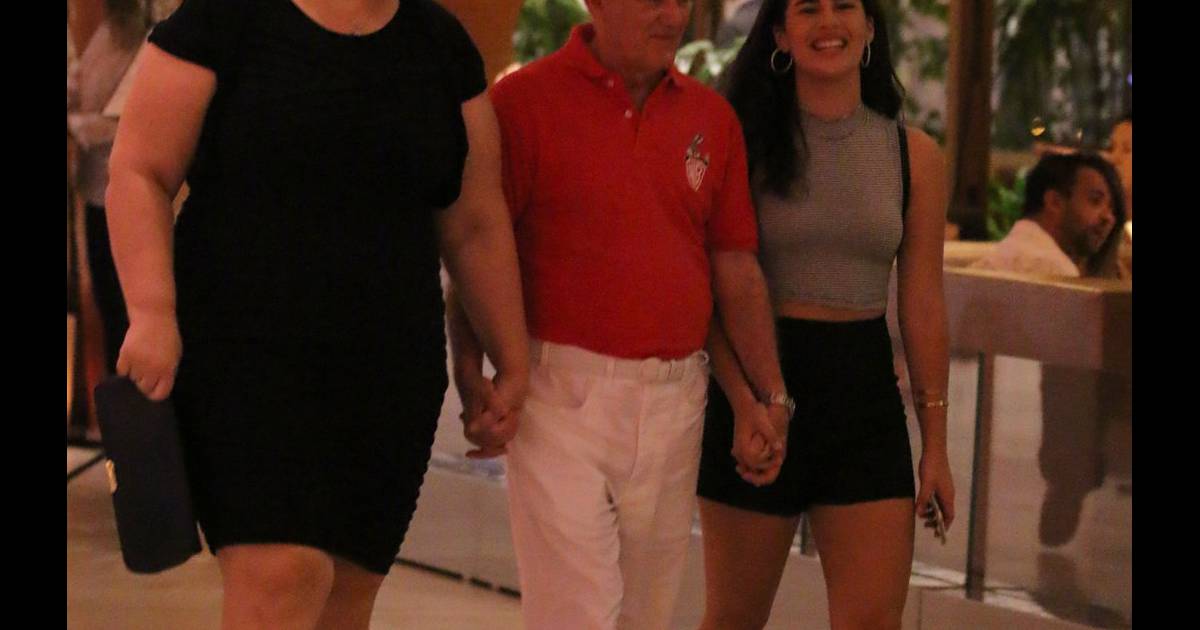 Lívian Aragão janta com a mãe, Lílian Taranto, e o pai, Renato Aragão ...