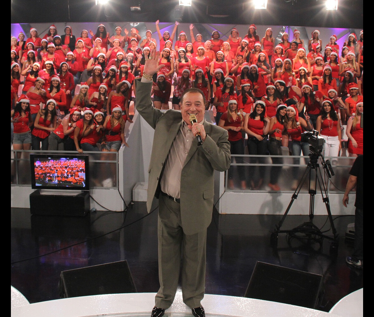 Foto: O programa de Raul Gil é exibido aos sábados no SBT - Purepeople