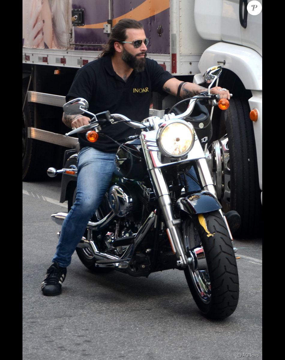 O ator é apaixonado por motos - Purepeople