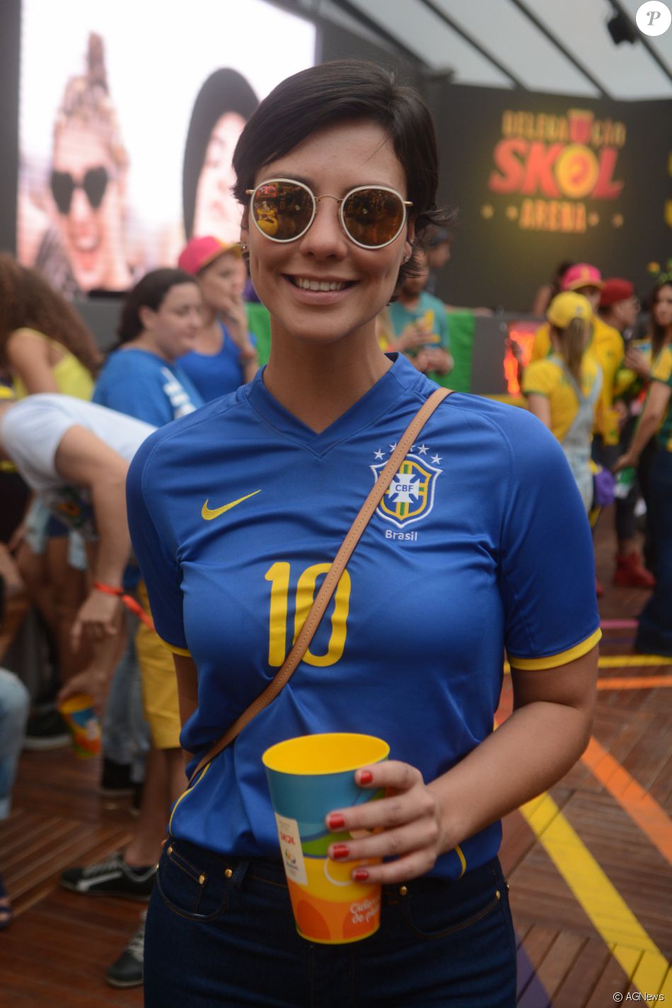 Camila Rodrigues postou uma foto beijando o novo amor em seu perfil no ...