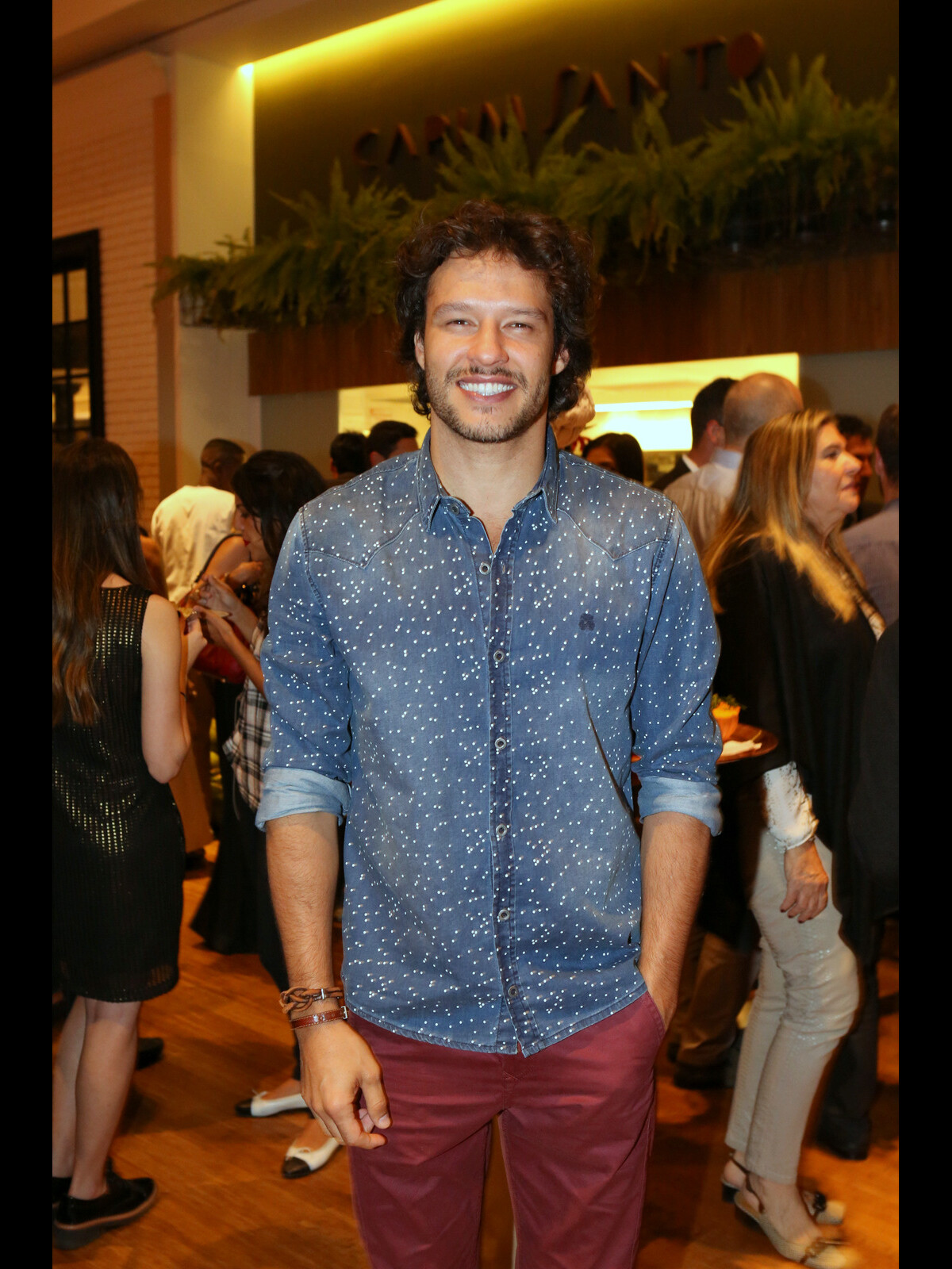 Foto: O ator Nando Rodrigues também prestigiou a amiga de elenco ...