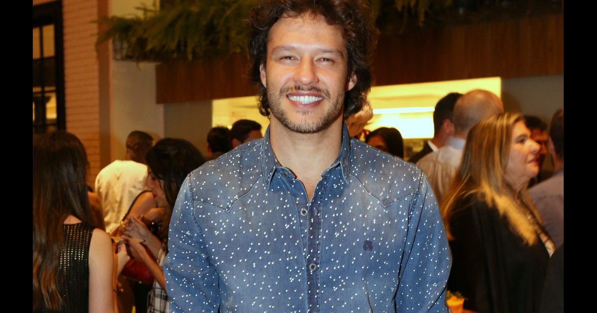 O ator Nando Rodrigues também prestigiou a amiga de elenco - Purepeople