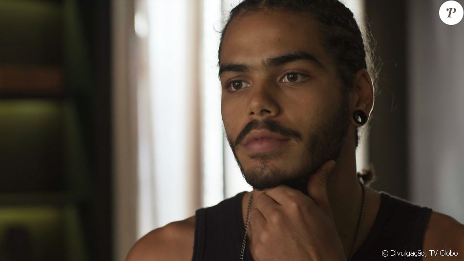 Jaílson (Enzo Romani) será o quinto integrante da boyband 4.4, na ...