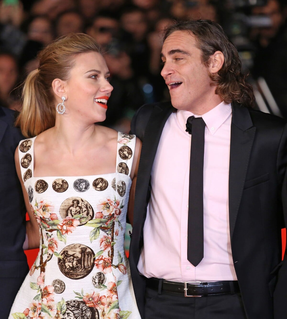 Foto: Scarlett Johansson e Joaquin Phoenix são os protagonistas do ...