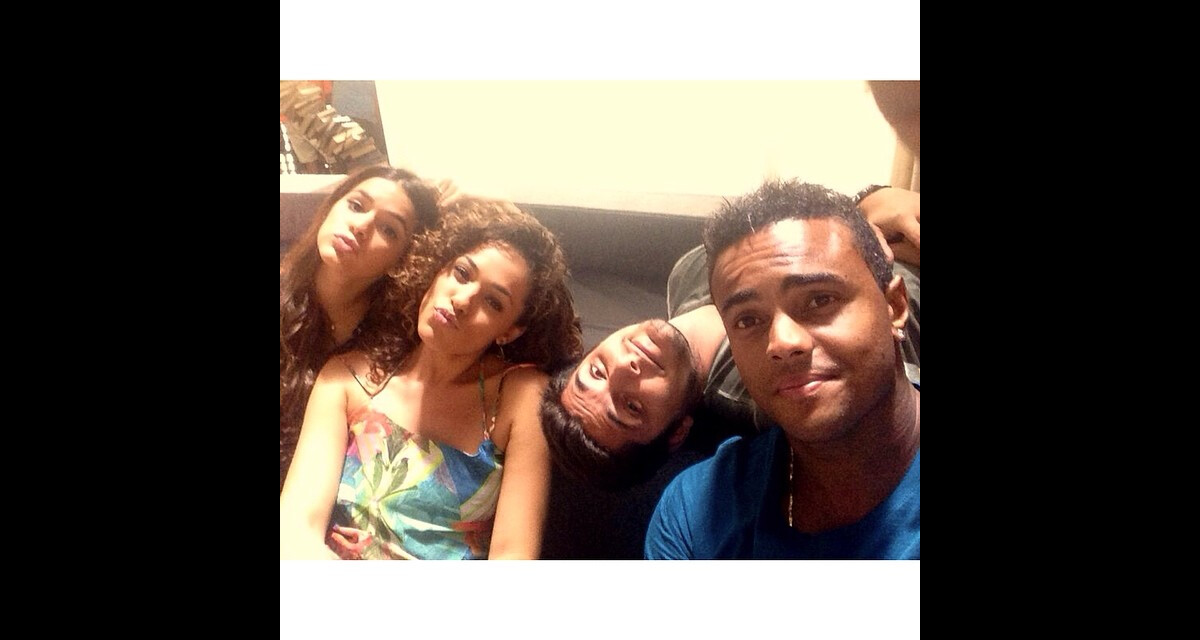 Foto: Bruna Marquezine grava 'Em Família' um dia após desfilar no ...