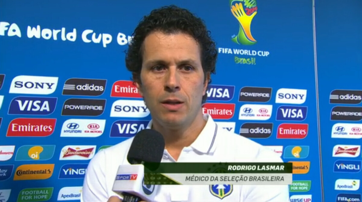 Foto: Rodrigo Lasmar, médico da Seleção Brasileira, afirmou que Neymar ...