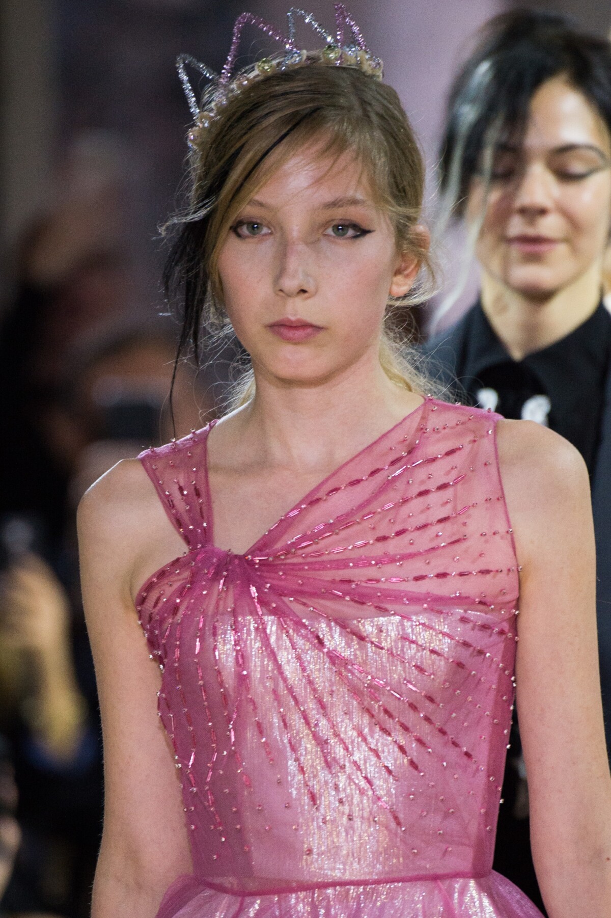 Foto: Stephen Jones traz a modernidade para a chapelaria, inovando em ...