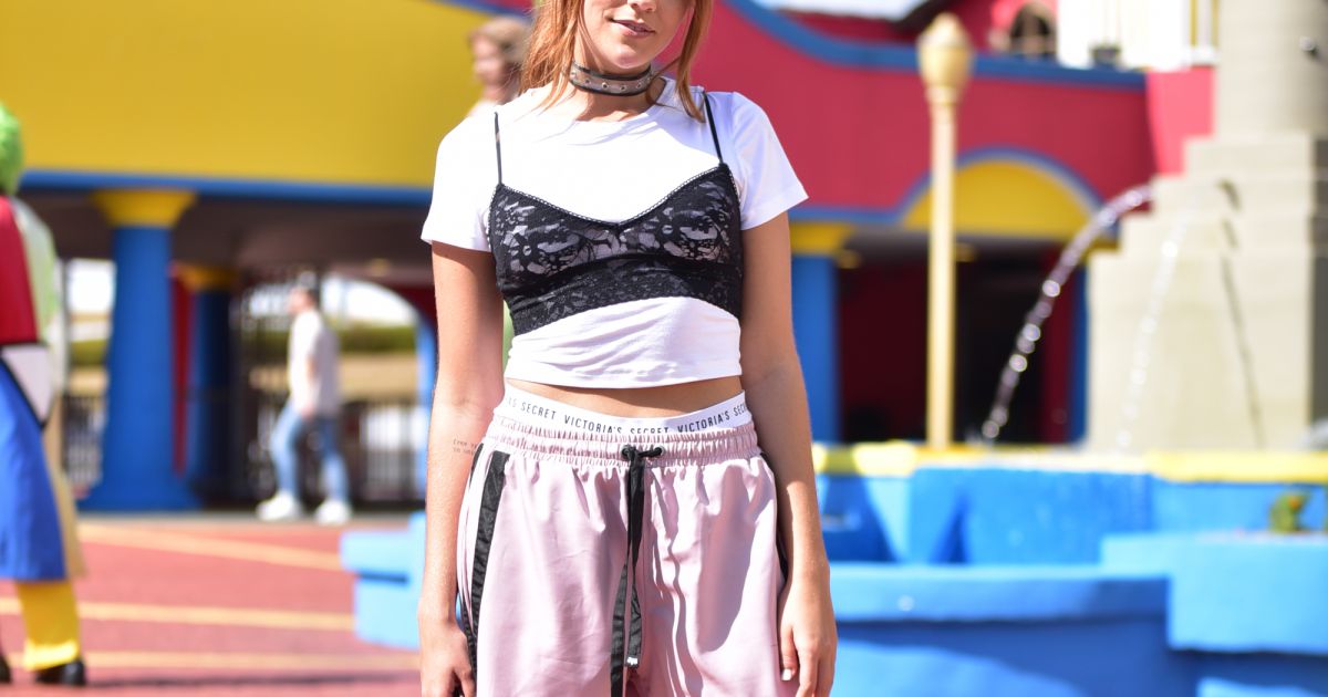 Gabi Lopes usou calça Approve em seu aniversário realizado no Hopi Hari ...