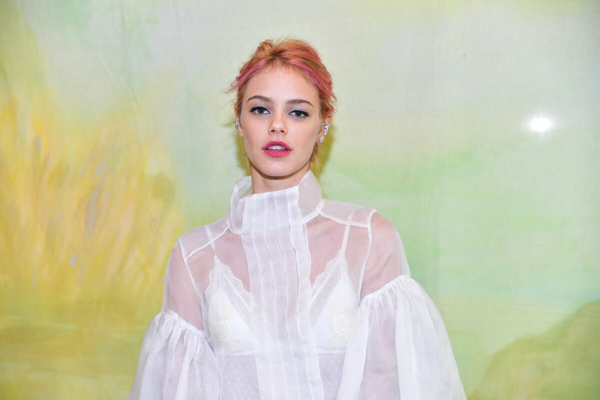 Foto: O tom também foi a escolha para os cabelos de Laura Neiva ...