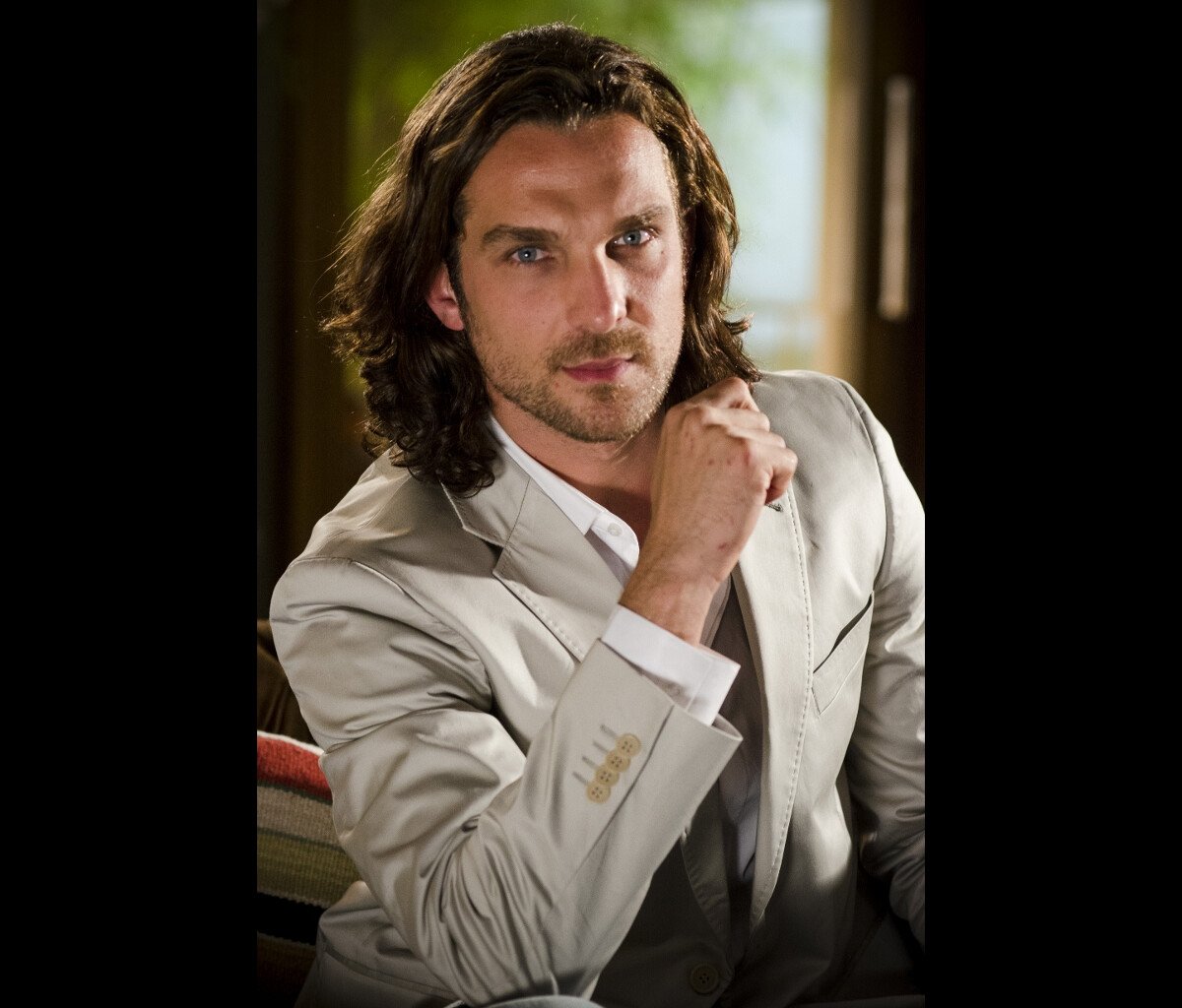 Foto: Igor Rickli é Alberto, herdeiro da rica família Albuquerque, em ...