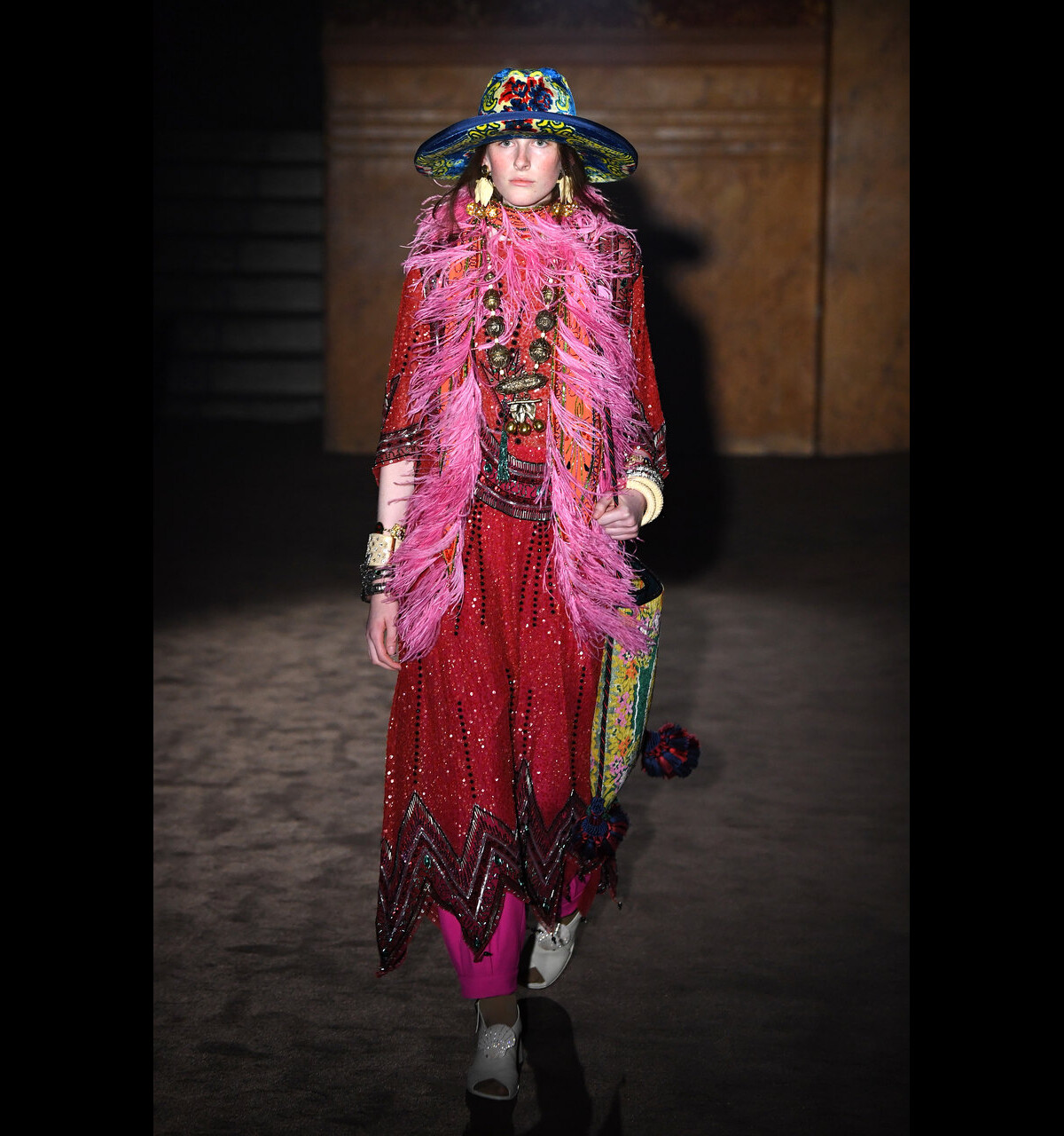 Foto: Outubro rosa: o look Gucci tem volume e acessórios na parte da ...