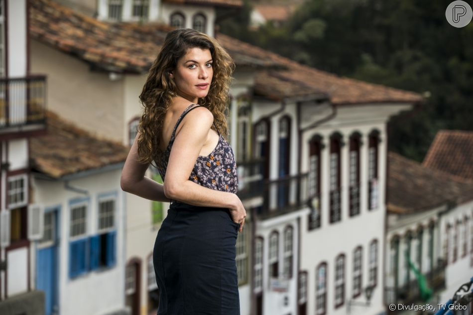Isabel (Alinne Moraes) assume namoro com Marcelo (Nikolas Antunes) na novela 'Espelho da Vida ...