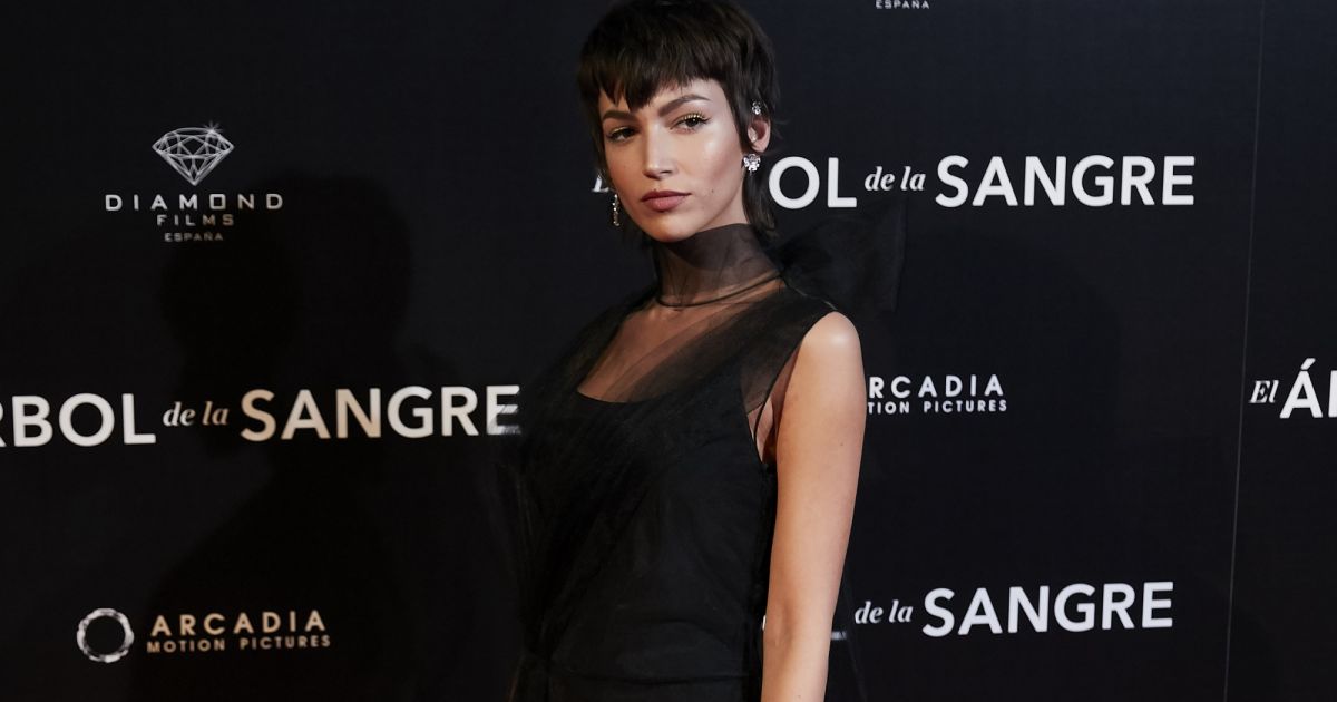 Ursula Corbero, da série 'A Casa de Papel', usou sandália Prada Flame ...