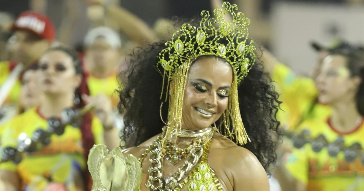 Rainha de bateria da Acadêmicos do Salgueiro, Viviane Araújo usou um ... Rainha de bateria da Acadêmicos do Salgueiro, Viviane Araújo usou um ...