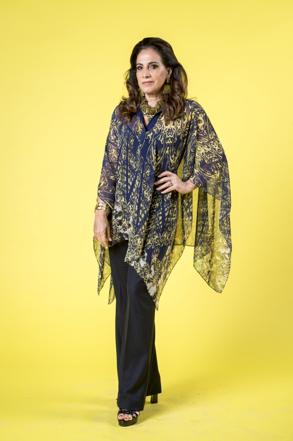 Foto: Nos próximos capítulos da novela 'Verão 90', Mercedes (Totia ...