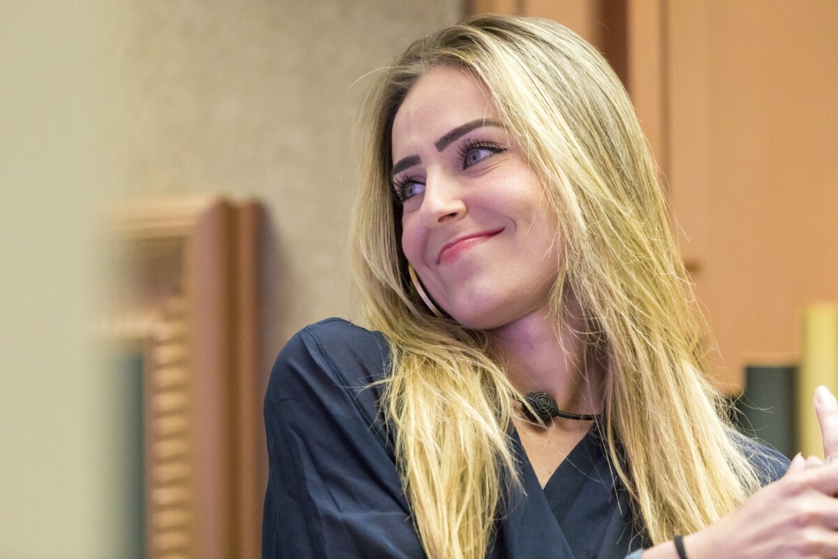 Foto: Campeã do 'BBB19', Paula foi defendida pela amiga Hariany ...