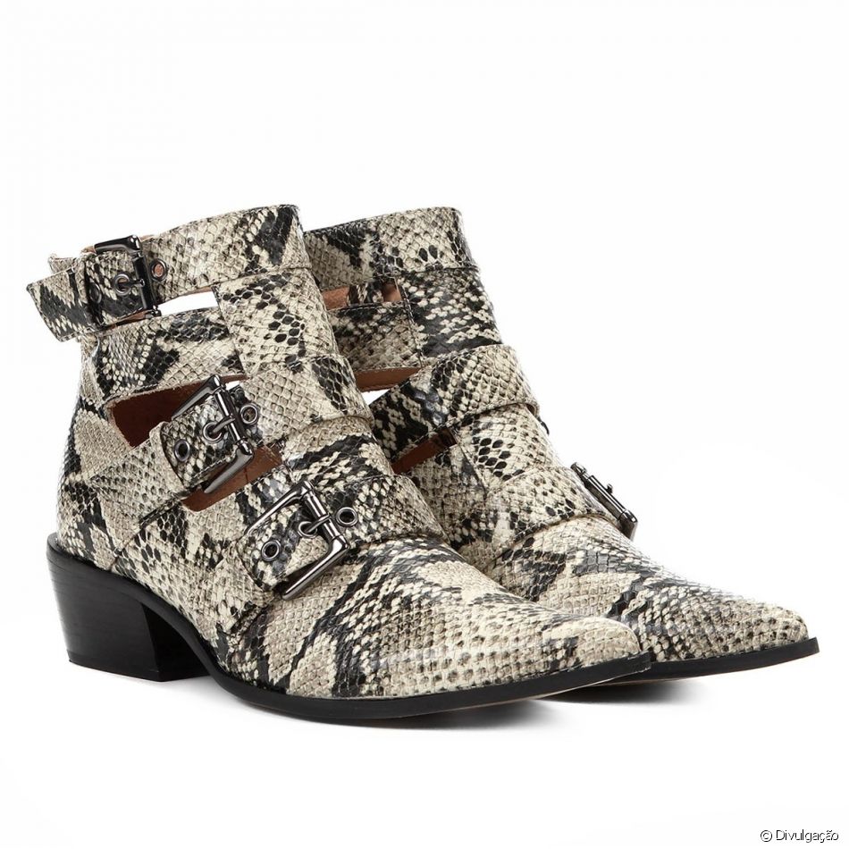 Bota de snake print vazada da Shoestock, ótima para quem não quer ...