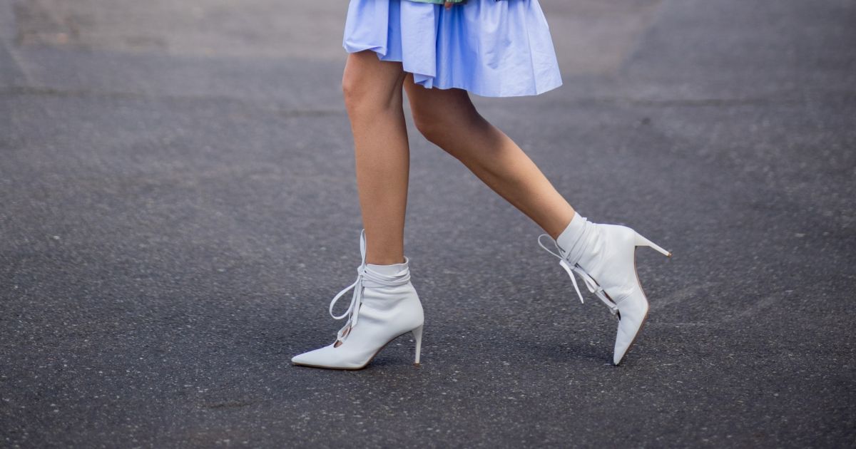 As botas brancas continuam em alta, esse modelo de ankle boot segue ...