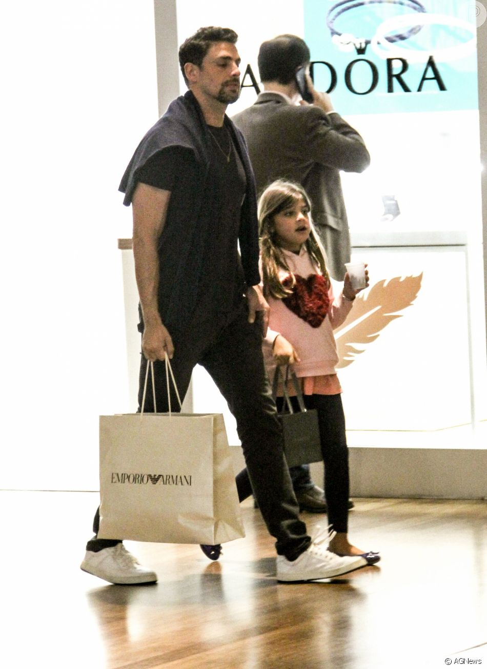 Cauã Reymond disse que a filha, Sofia, tem muita personalidade na hora ...