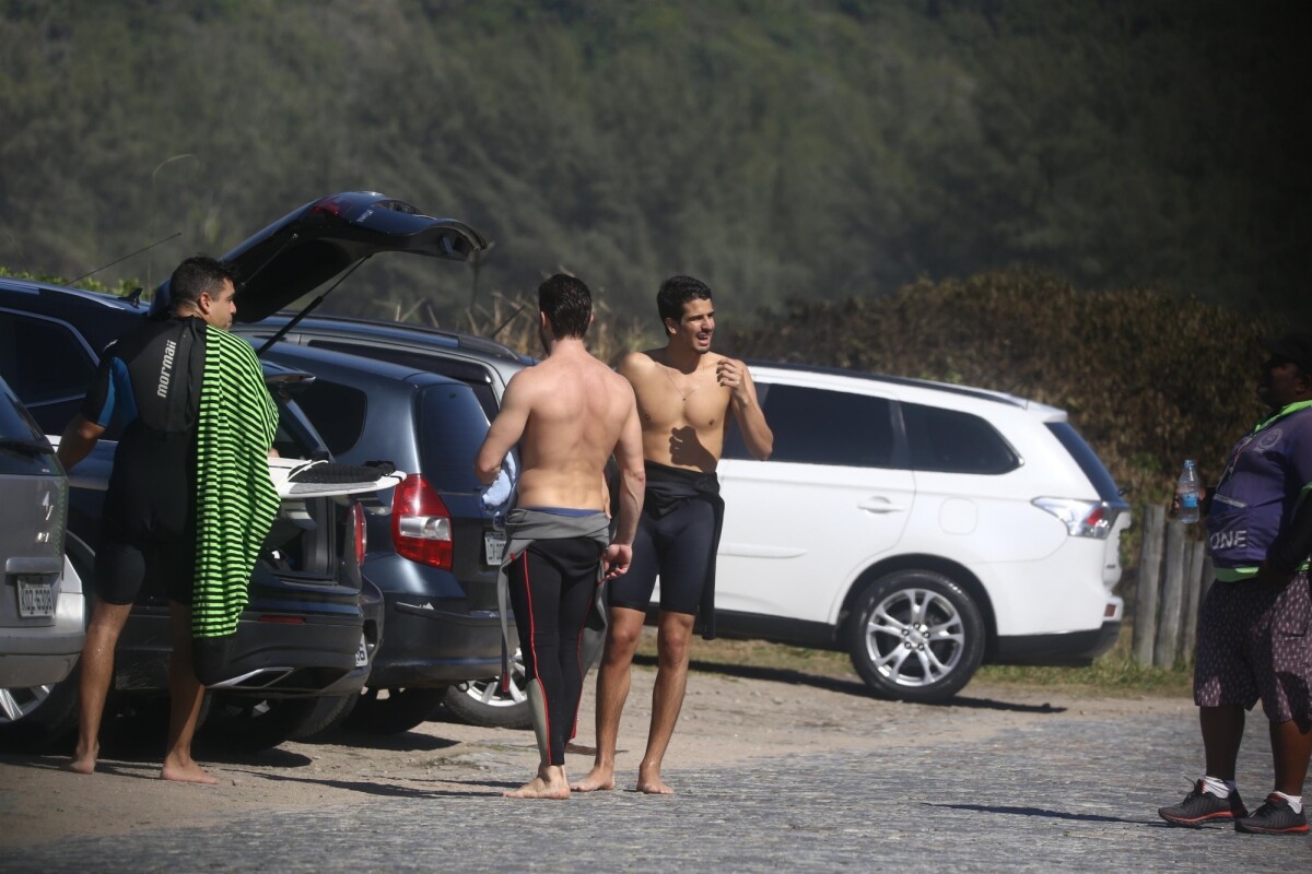 Foto: Enzo Celulari namora Victoria Grendene - Purepeople