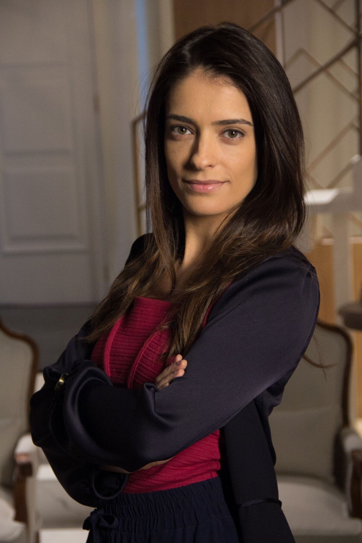 Foto: Débora (Lisandra Parede) pega o cachorro de João (Ígor Jansen) e ...