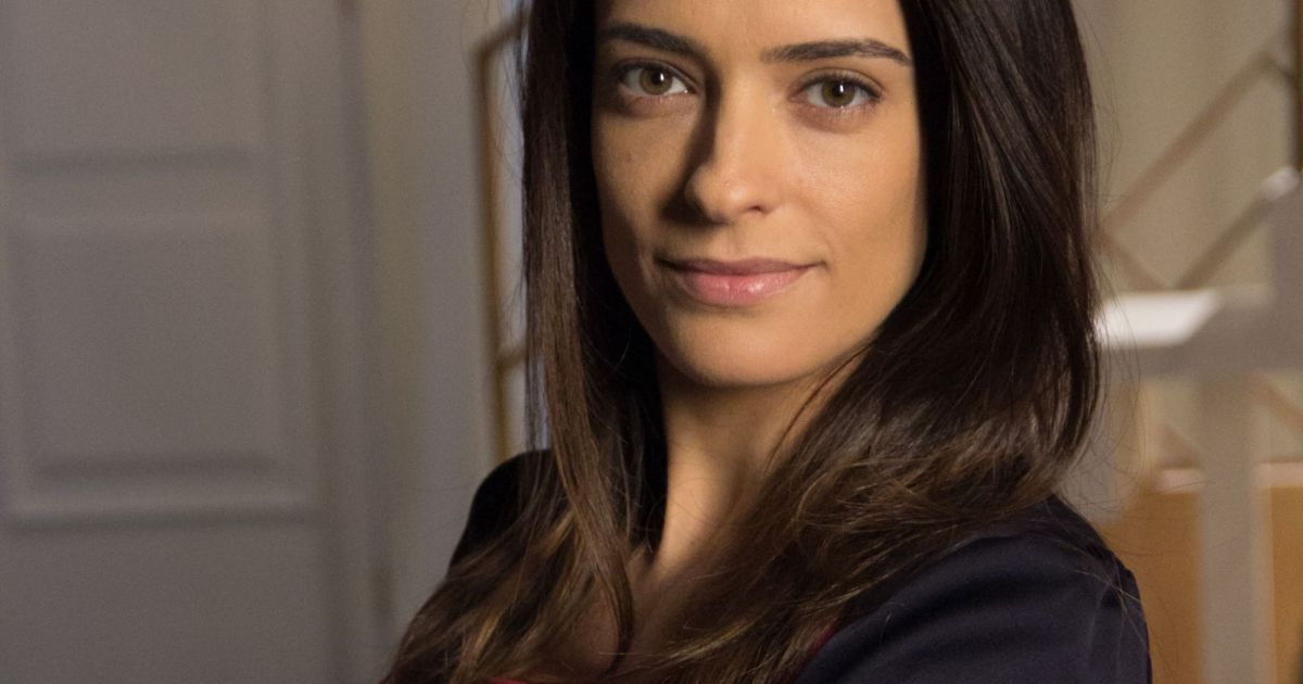 Débora (Lisandra Parede) pega o cachorro de João (Ígor Jansen) e some ...