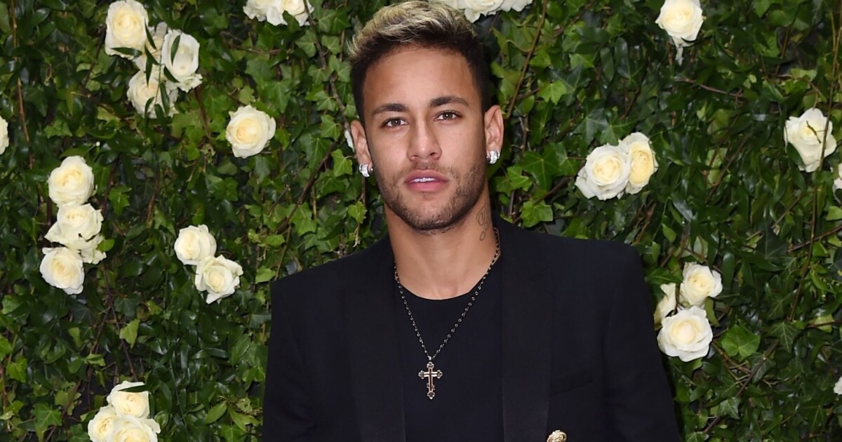 Após notícia de romance com Neymar, modelo posta foto na praia e agita ...