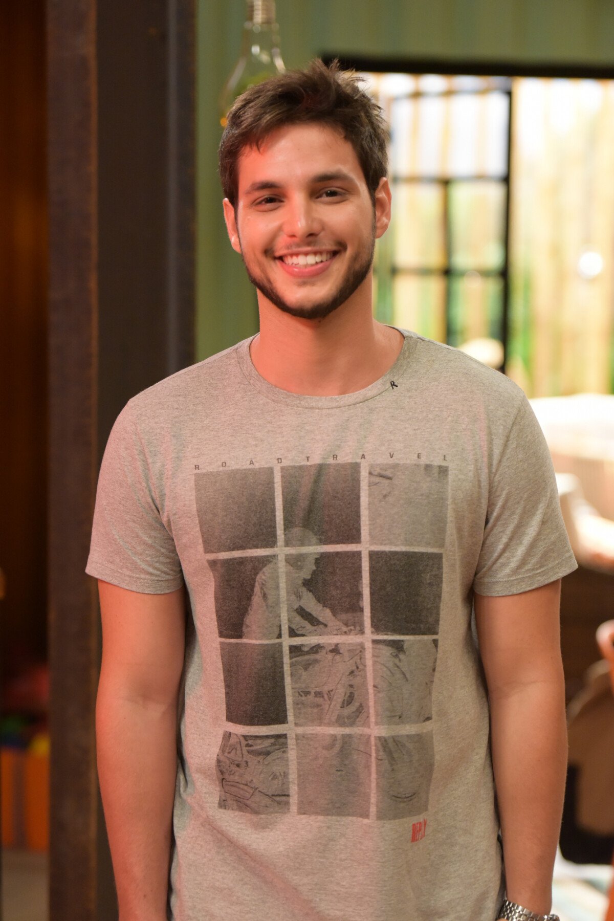 Foto: Edison (Bruno Guedes) é morto na prisão após levar uma surra dos ...