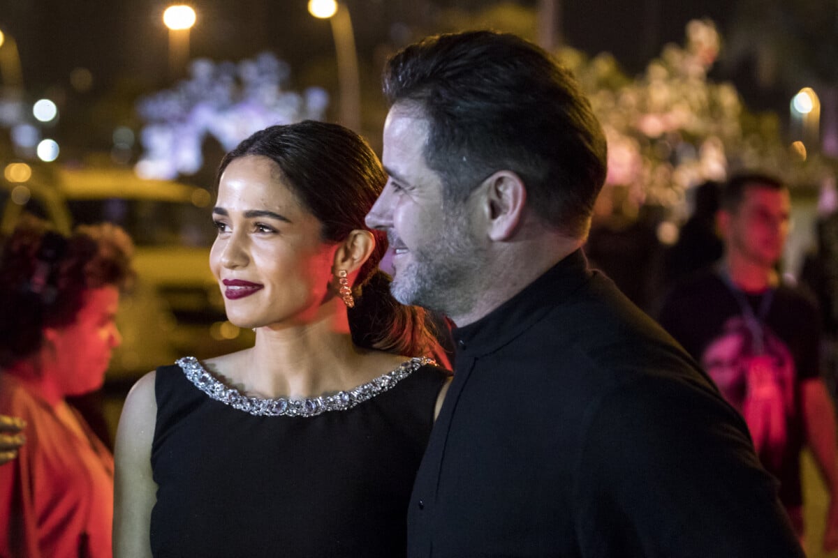 Foto: Érica (Nanda Costa) apresenta Raul (Murilo Benício) para a ...