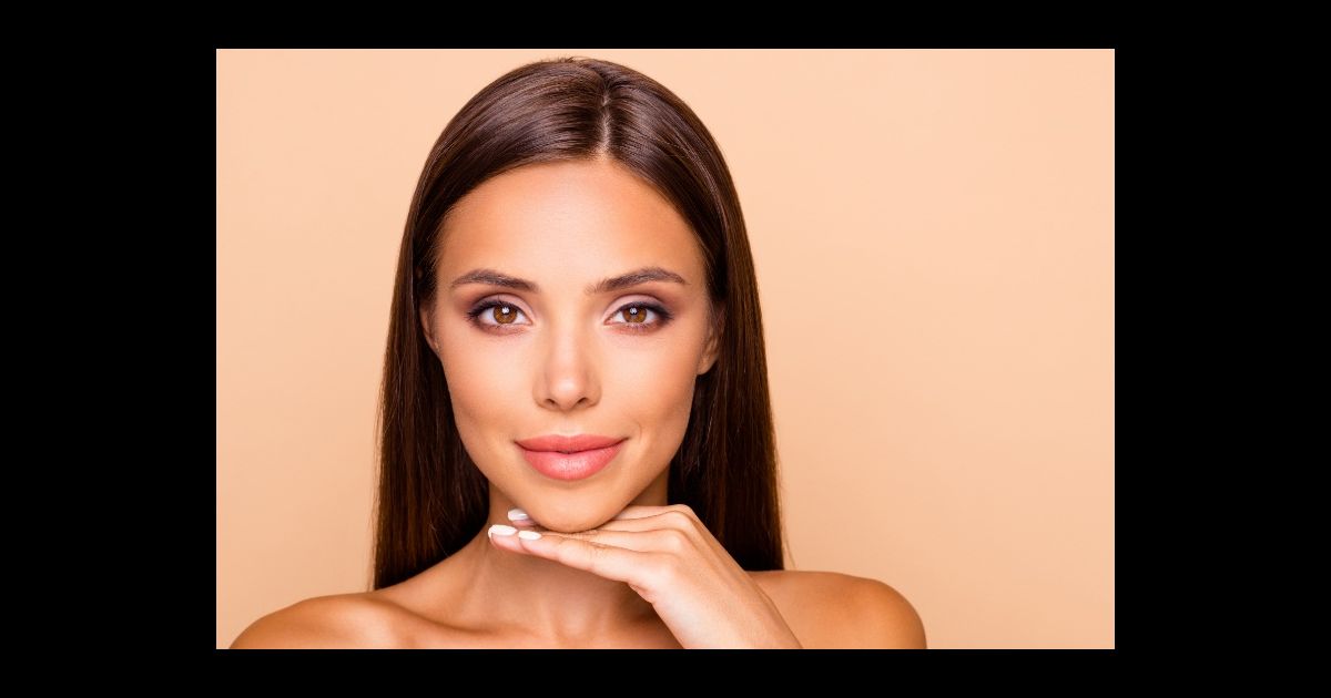 Use o pincel chanfrado para preencher a sobrancelha - Purepeople