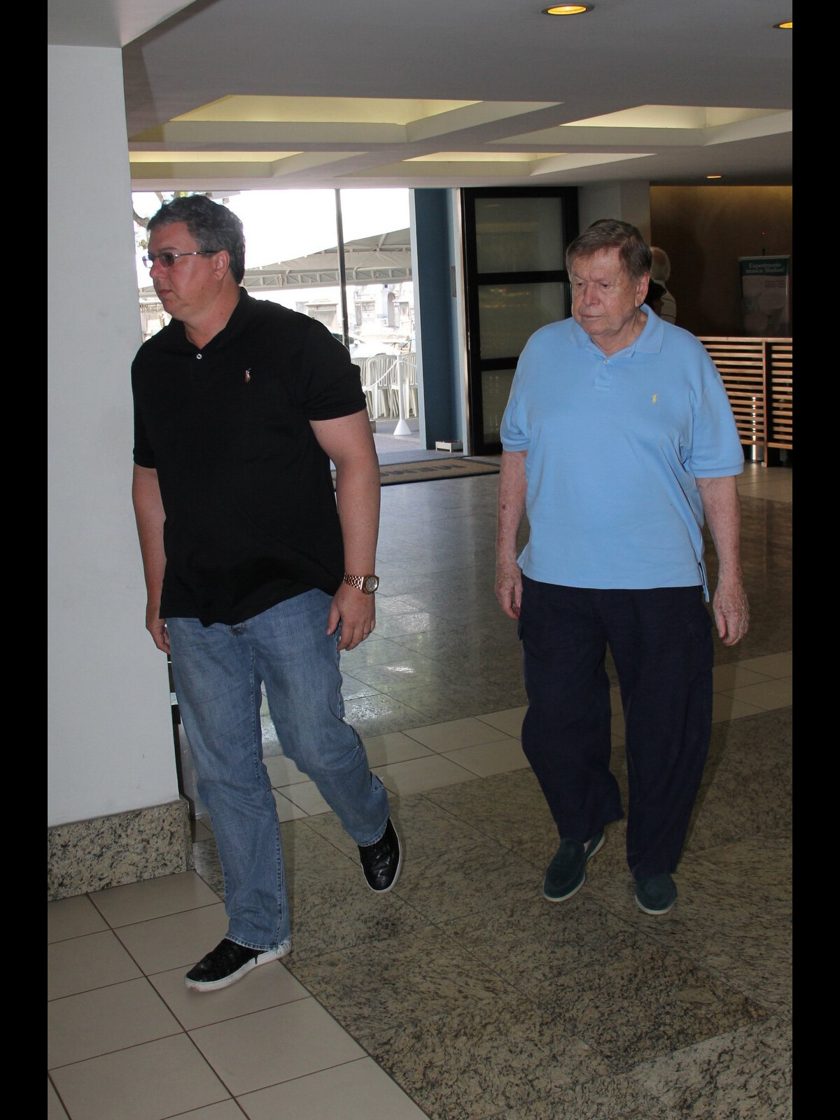 Foto: Boni e Boninho também compareceram ao velório do filho de Jô ...