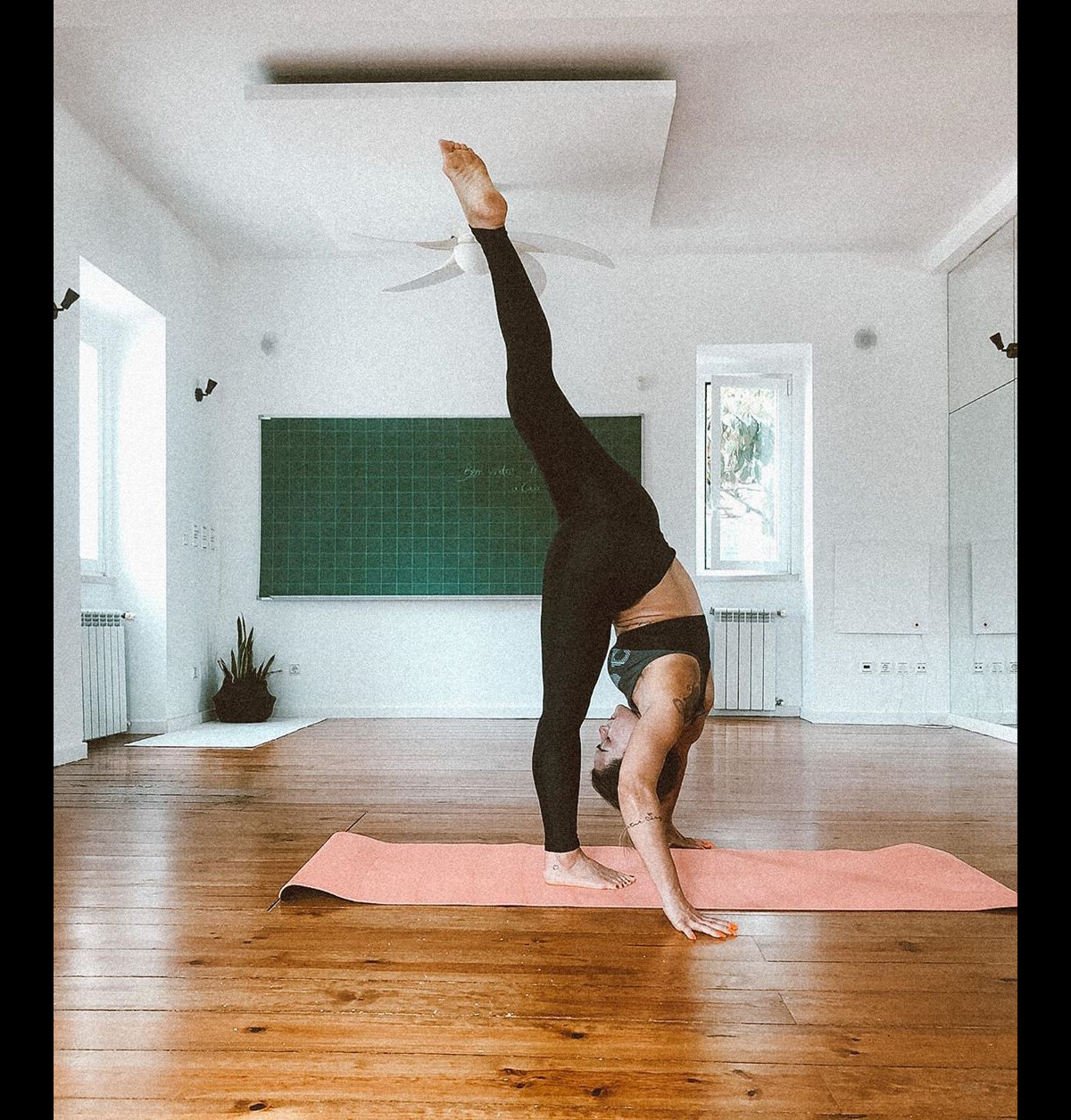 Foto: Kelly Key também é adepta da yoga - Purepeople