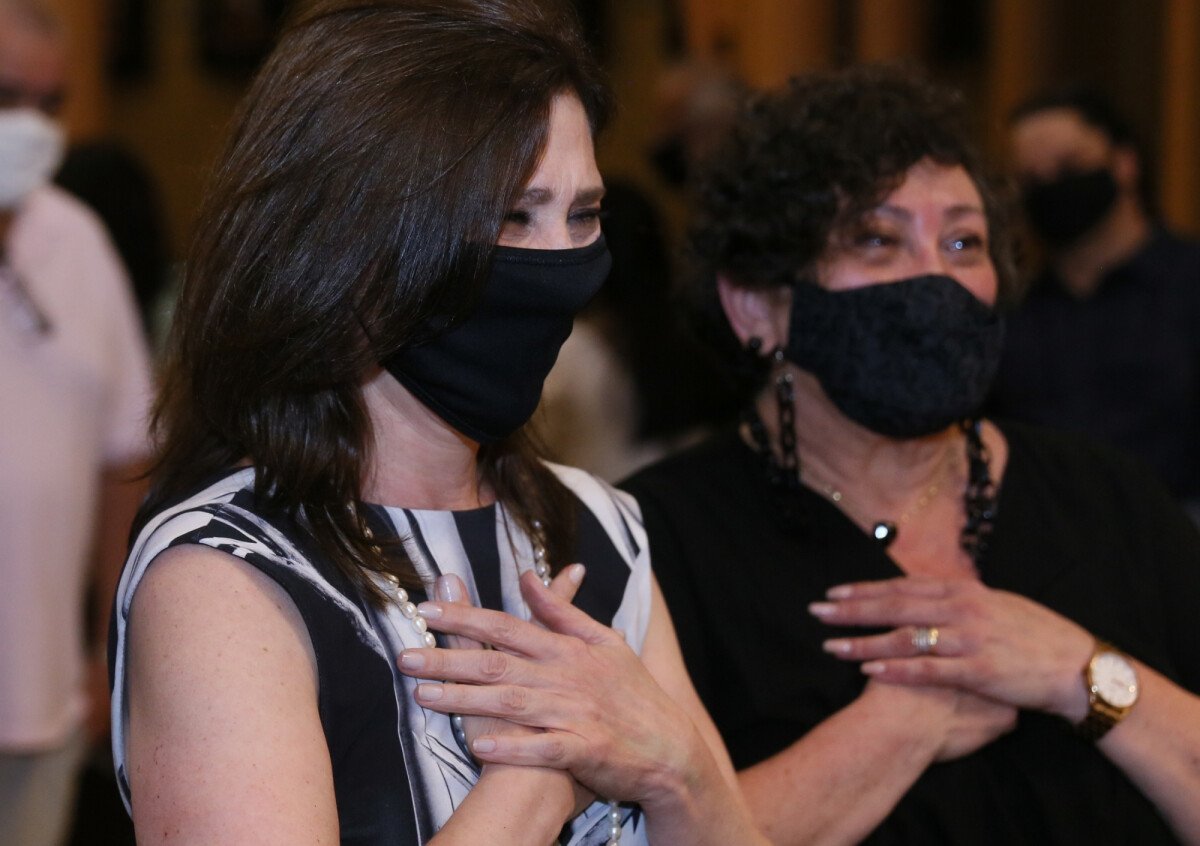 Foto: Irmã de Beth Goulart, Bárbara Bruno está internada por Covid-19 ...