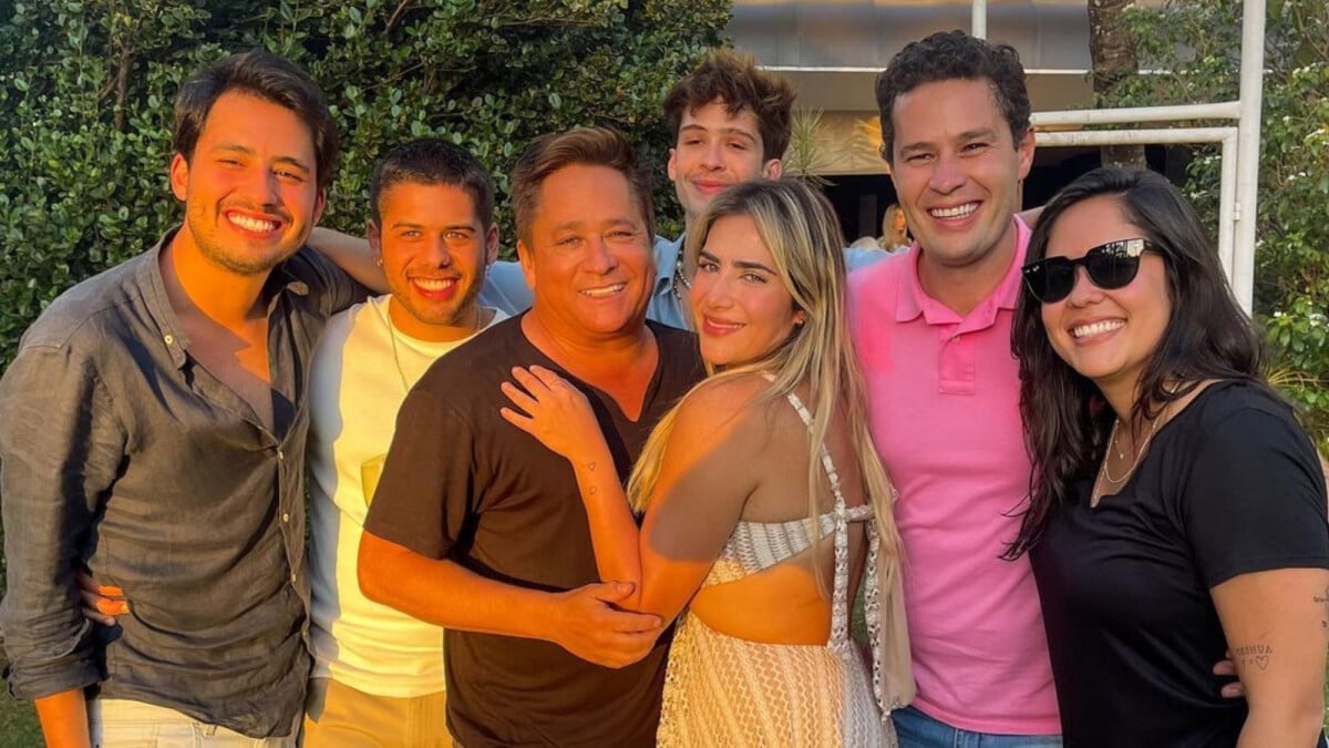 Foto: Cantor Leonardo completa 58 anos e reune os 6 filhos, netos e ...