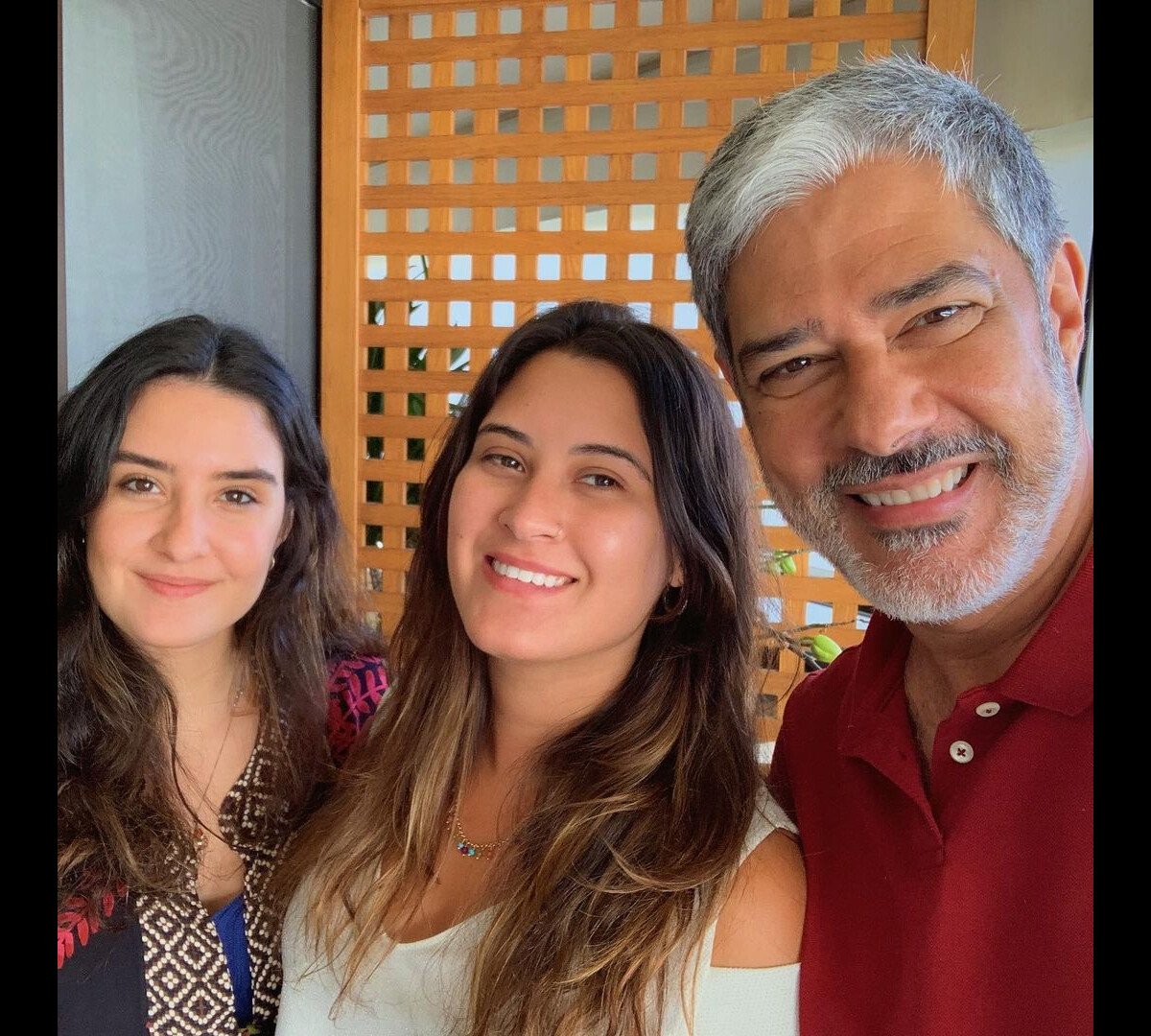 Foto: Laura Bonemer (à esquerda) é discreta nas redes sociais, ao ...