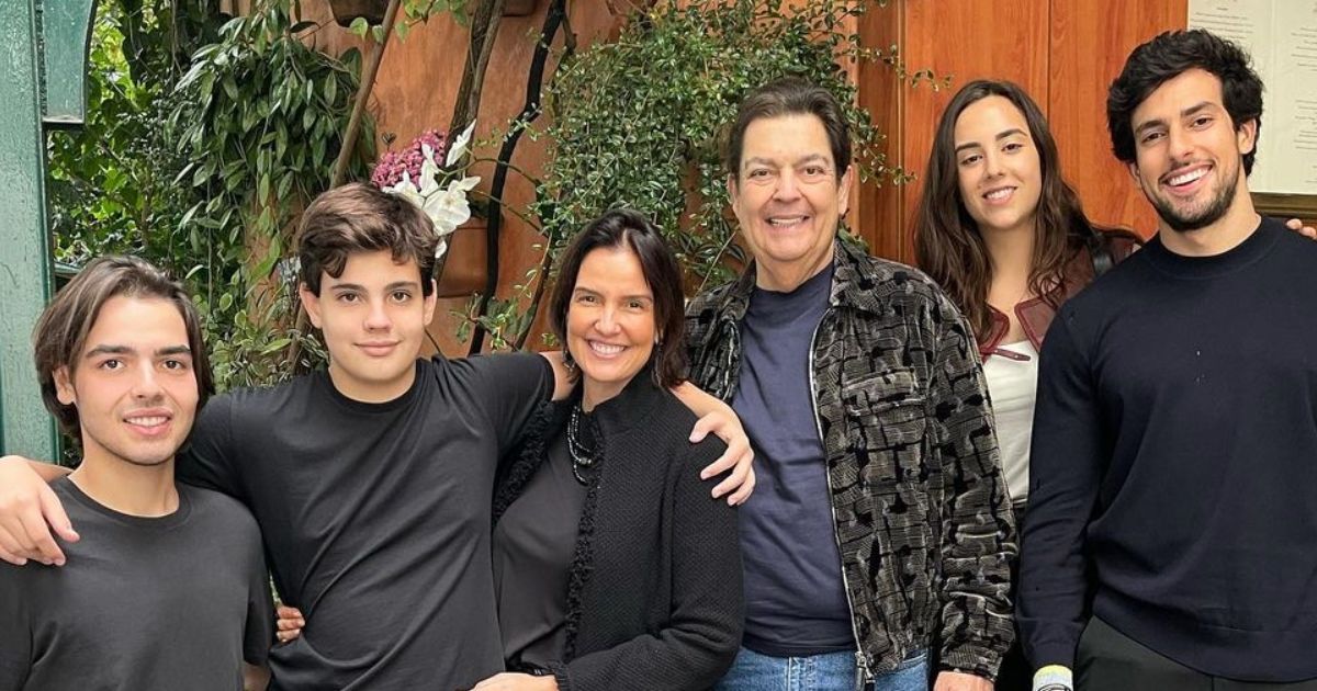 Faustão surge com os três filhos em foto rara. Veja! - Purepeople