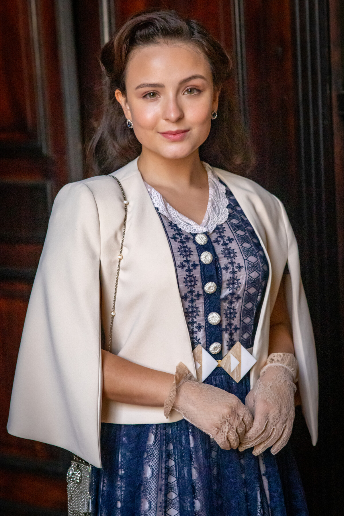 Foto: Larissa Manoela caracterizada de Elisa, irmã de Isadora (Sofia ...