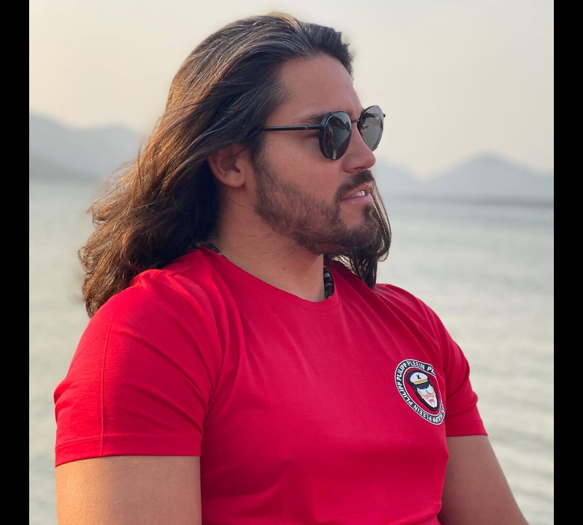 Foto: Thiago Rocha e os seguranças da boate onde ele foi pego transando ...