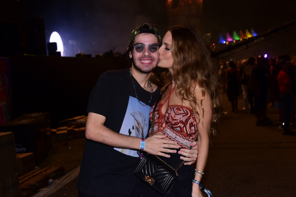 Foto Filho De Faustão João Guilherme Silva Ganhou Beijo Da Namorada