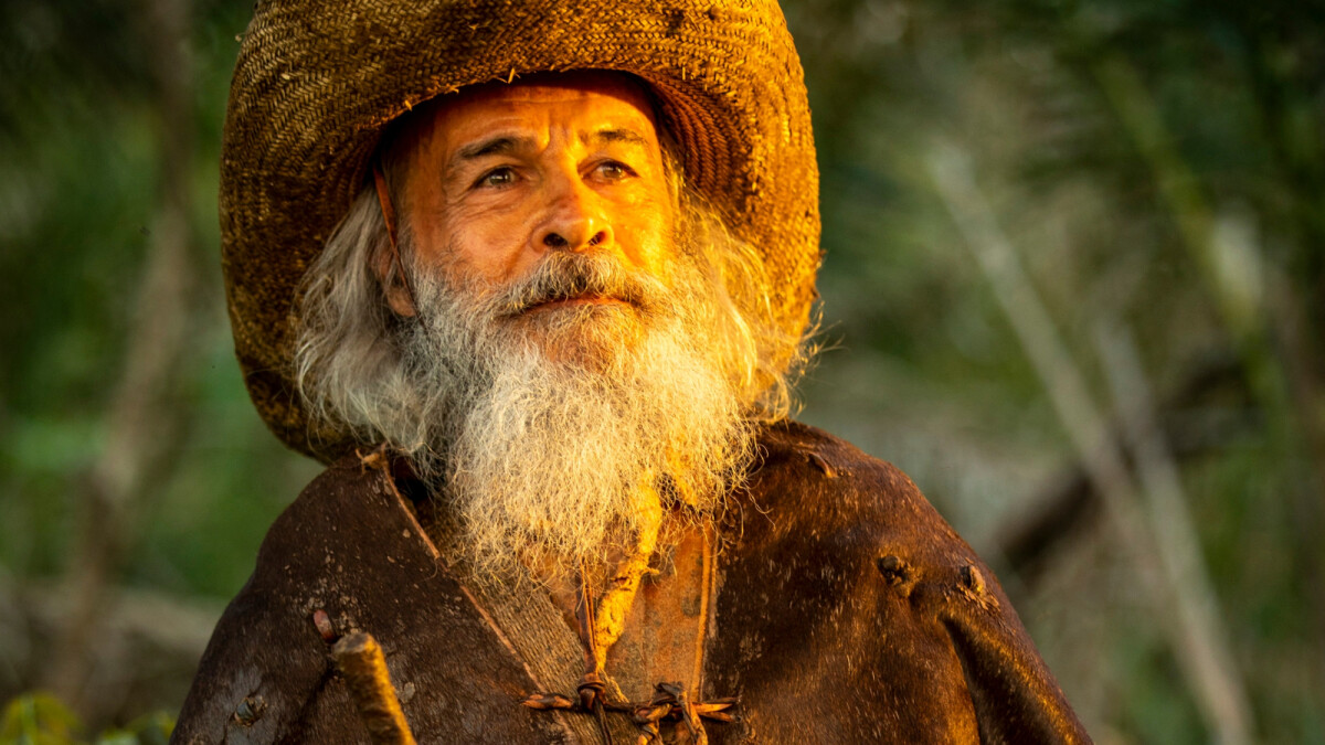 Foto: Velho do Rio (Osmar Prado) leva um tiro de Muda (Bella Campos) na ...