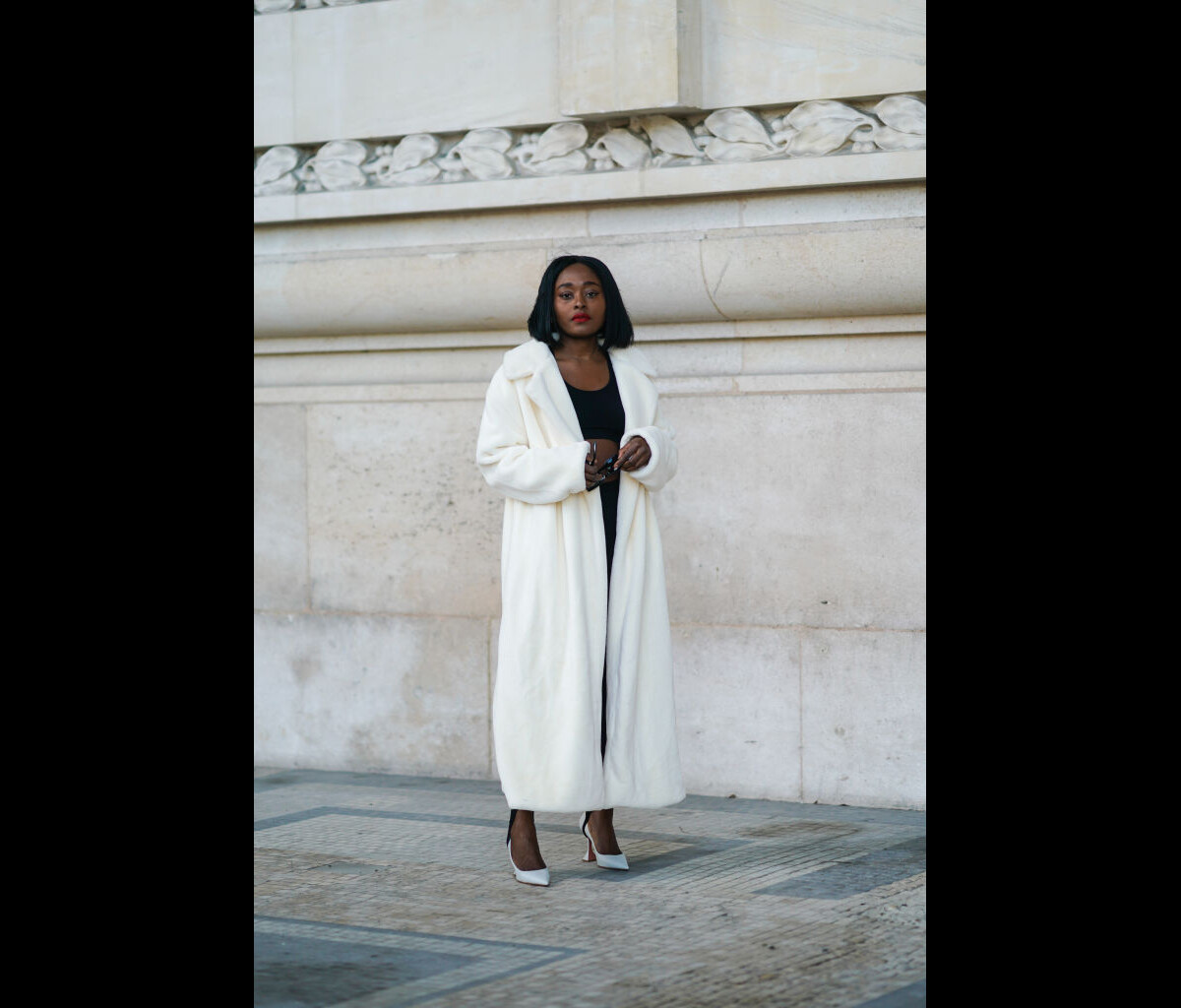 Foto: Casaco teddy em modelagem alongada é opção para look de Inverno ...