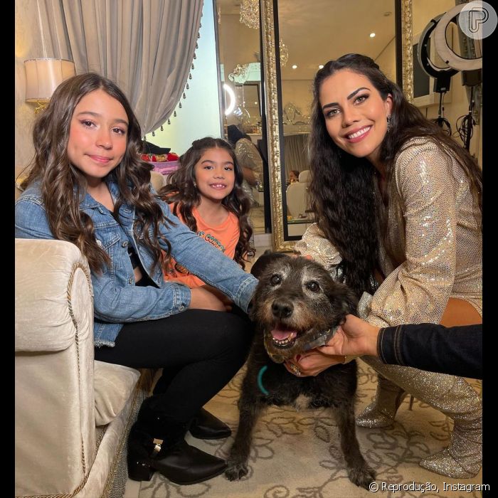 Daniela Albuquerque com as duas filhas: Alice já completou 10 anos ...