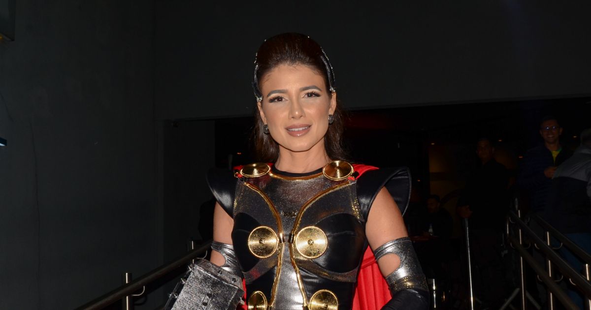 Paula Fernandes incorporou Thor ao comemorar 38 anos com festa à ...