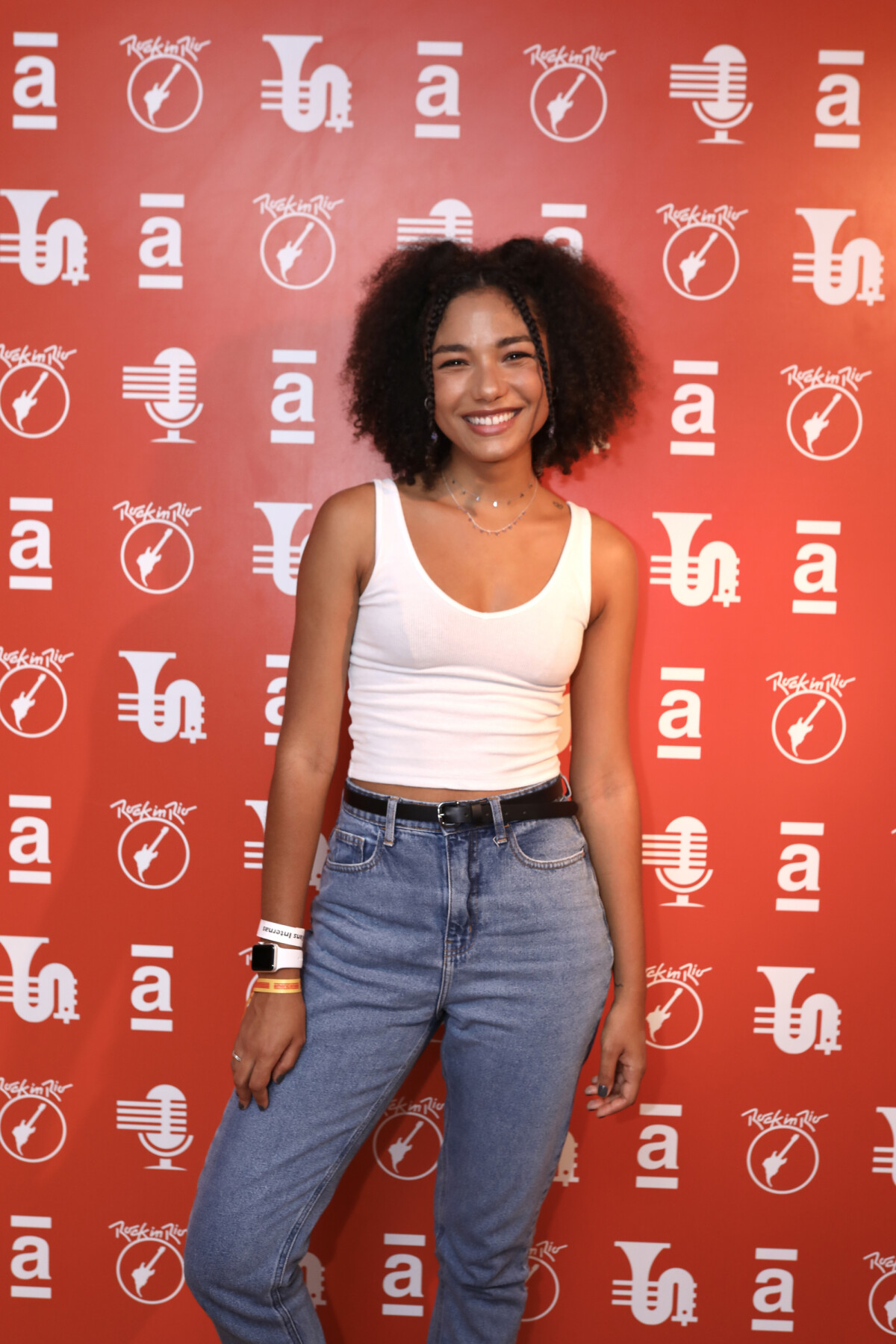 Foto: A atriz Bruna Inocêncio prova que o duo jeans e top nunca saem de ...