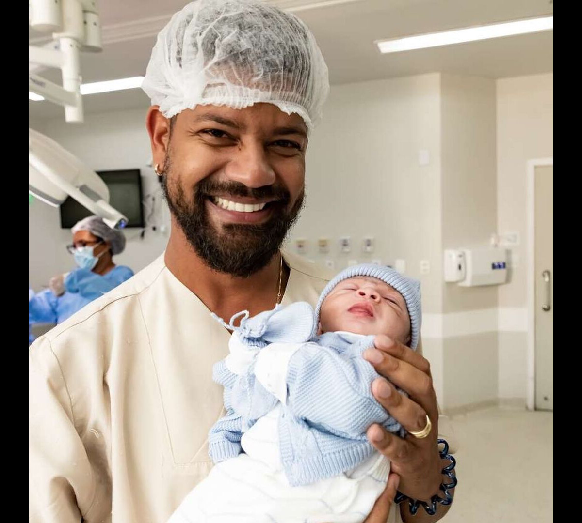 Foto: Filho de Viviane Araujo é 'a cara do pai dele', segundo outra ...