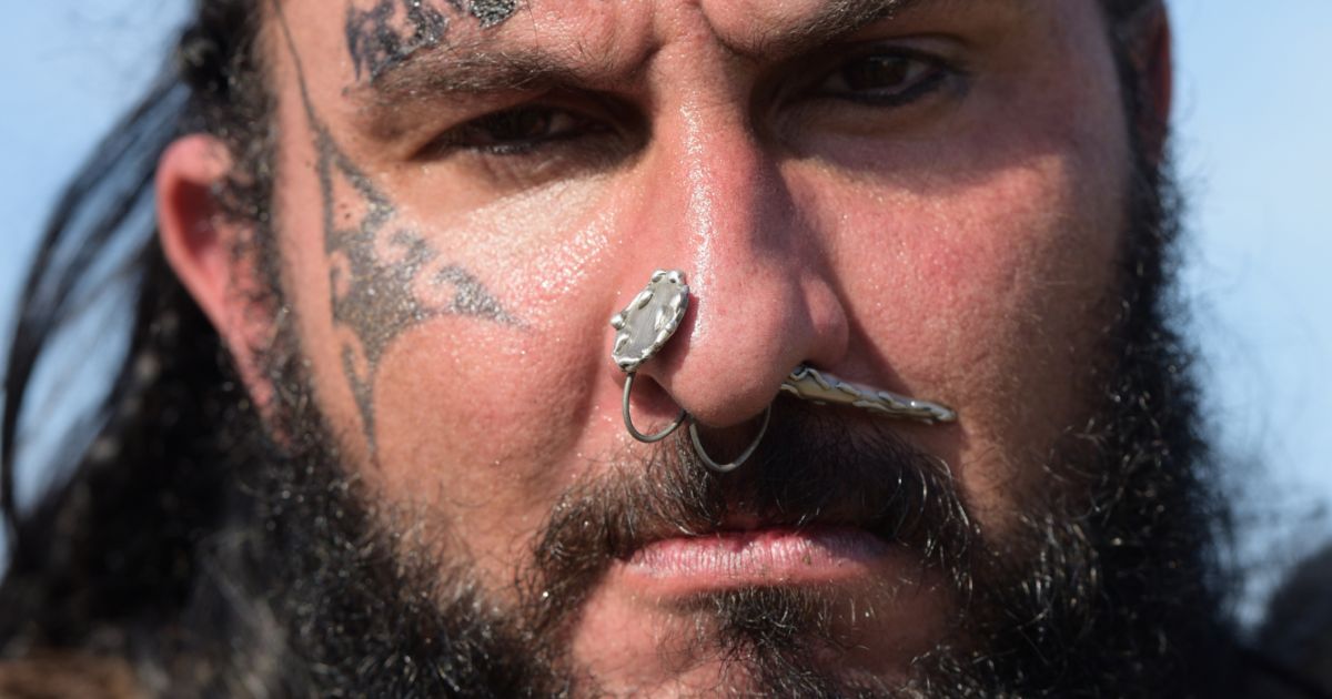 Golias (Alexandre Tigano) encara o povo de Israel no capítulo de terça ...