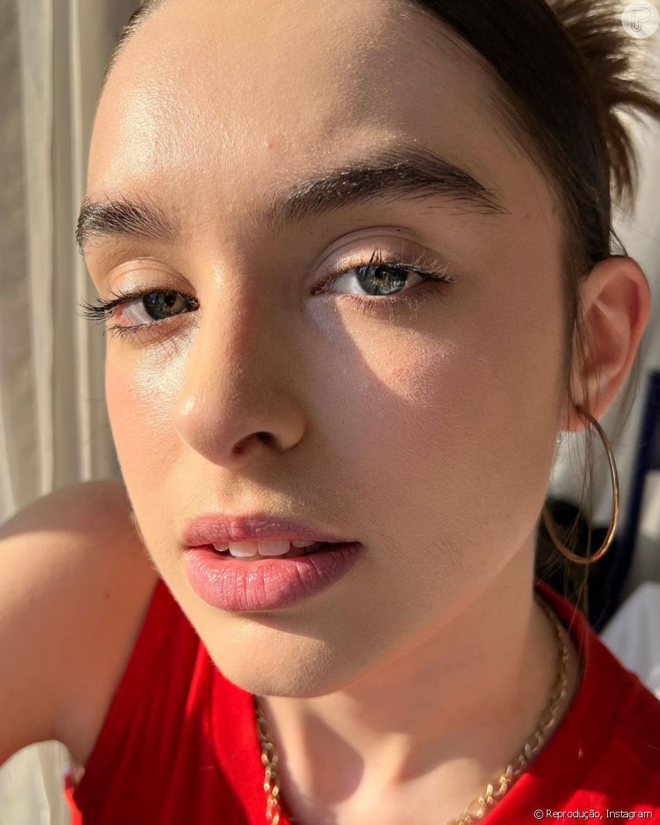 Bel Moreira: axilas peludas causam polêmica na web e atriz de 'Poliana ...