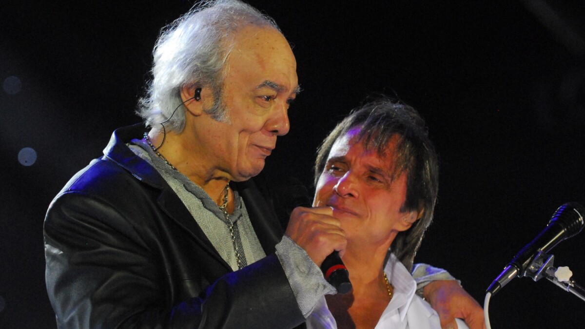 Foto: Roberto Carlos faz homenagem emocionante a Erasmo Carlos - Purepeople