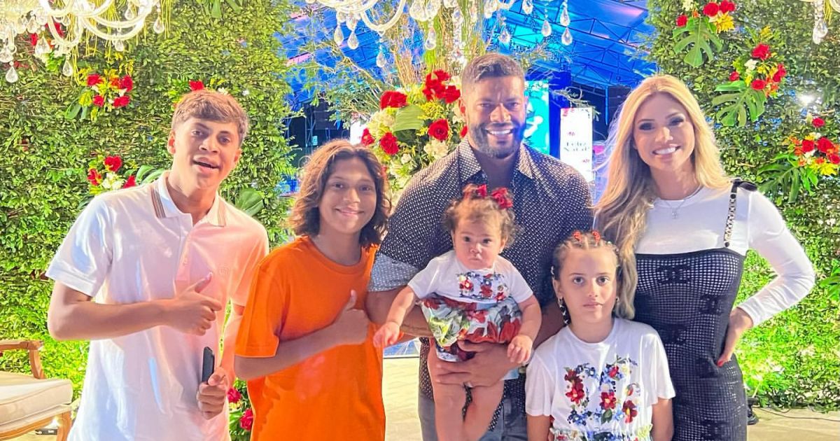 Filhos de Hulk passaram o Natal com o jogador e a esposa, mãe da caçula ...